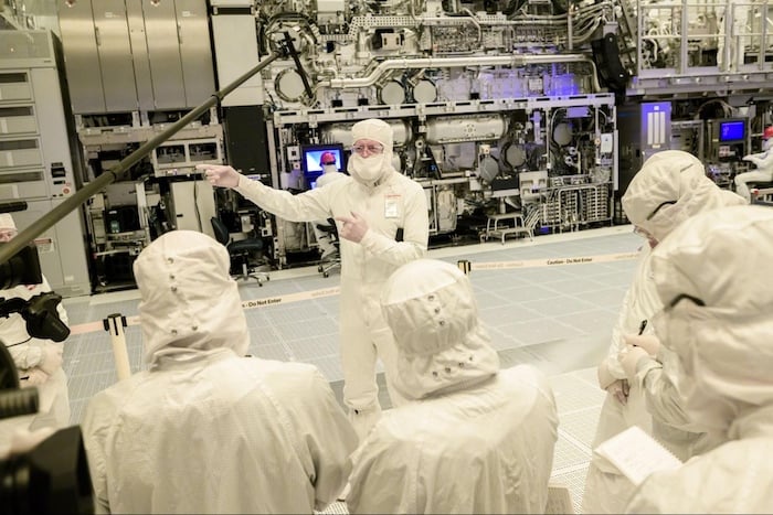 Intel First to Install High NA EUV Lithography Scanner